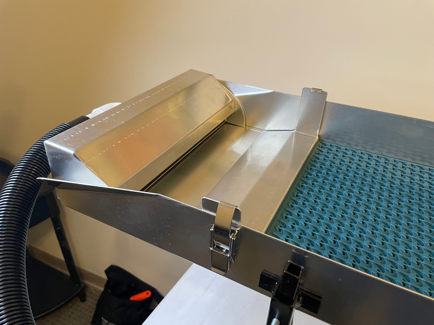 12" x 36" Power Sluice With Prospectors Dream Micro Mat Vortex Matting ...